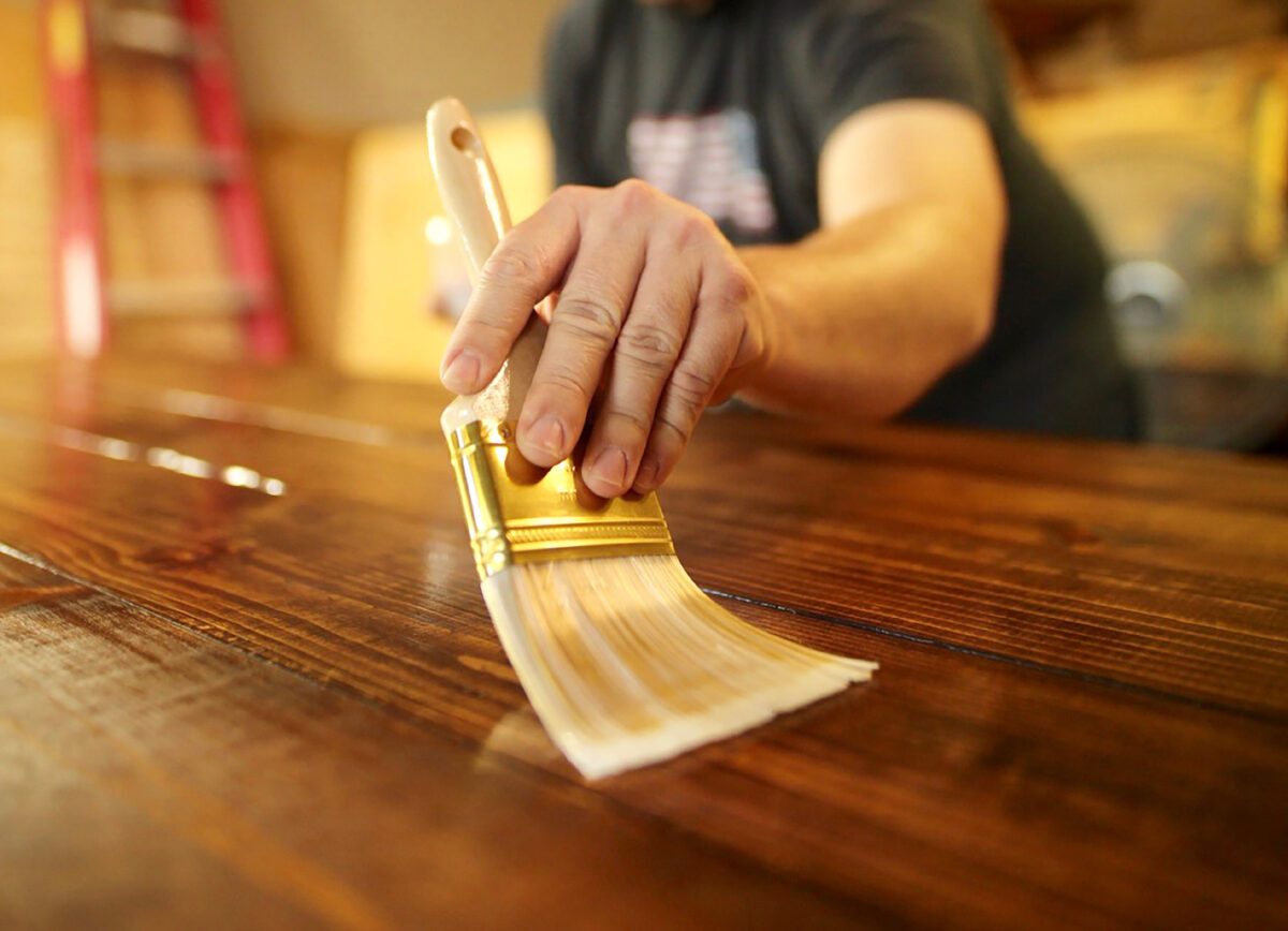 Tipos de Verniz: conheça a aplicação de cada um deles